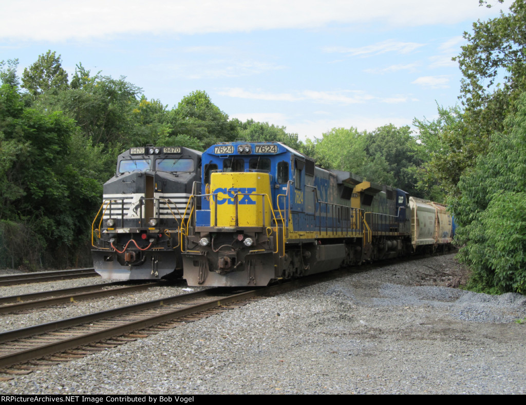 CSX 7624 and NS 9470